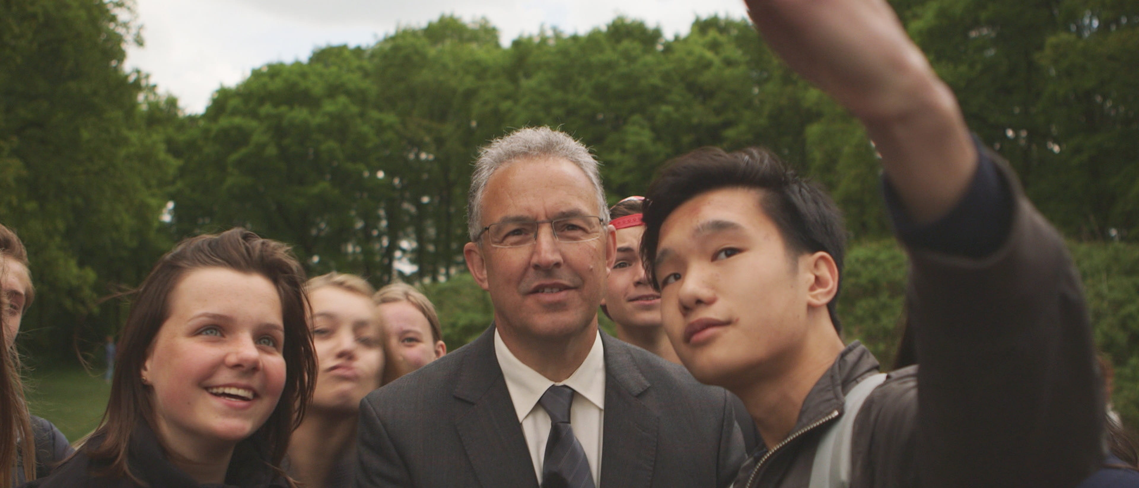 Kijktip: Wat zie je als je een röntgenfoto van Ahmed Aboutaleb maakt ...