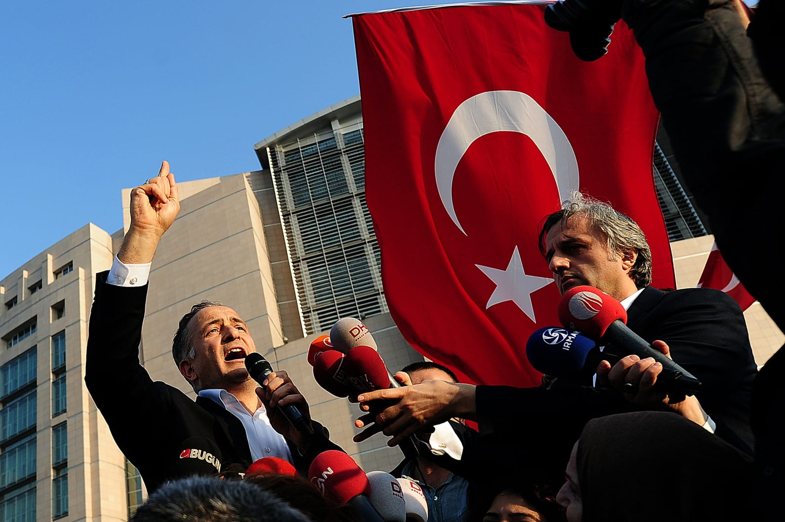 Als Turkse journalist mag je blij zijn dat je niet doodgaat - De ...