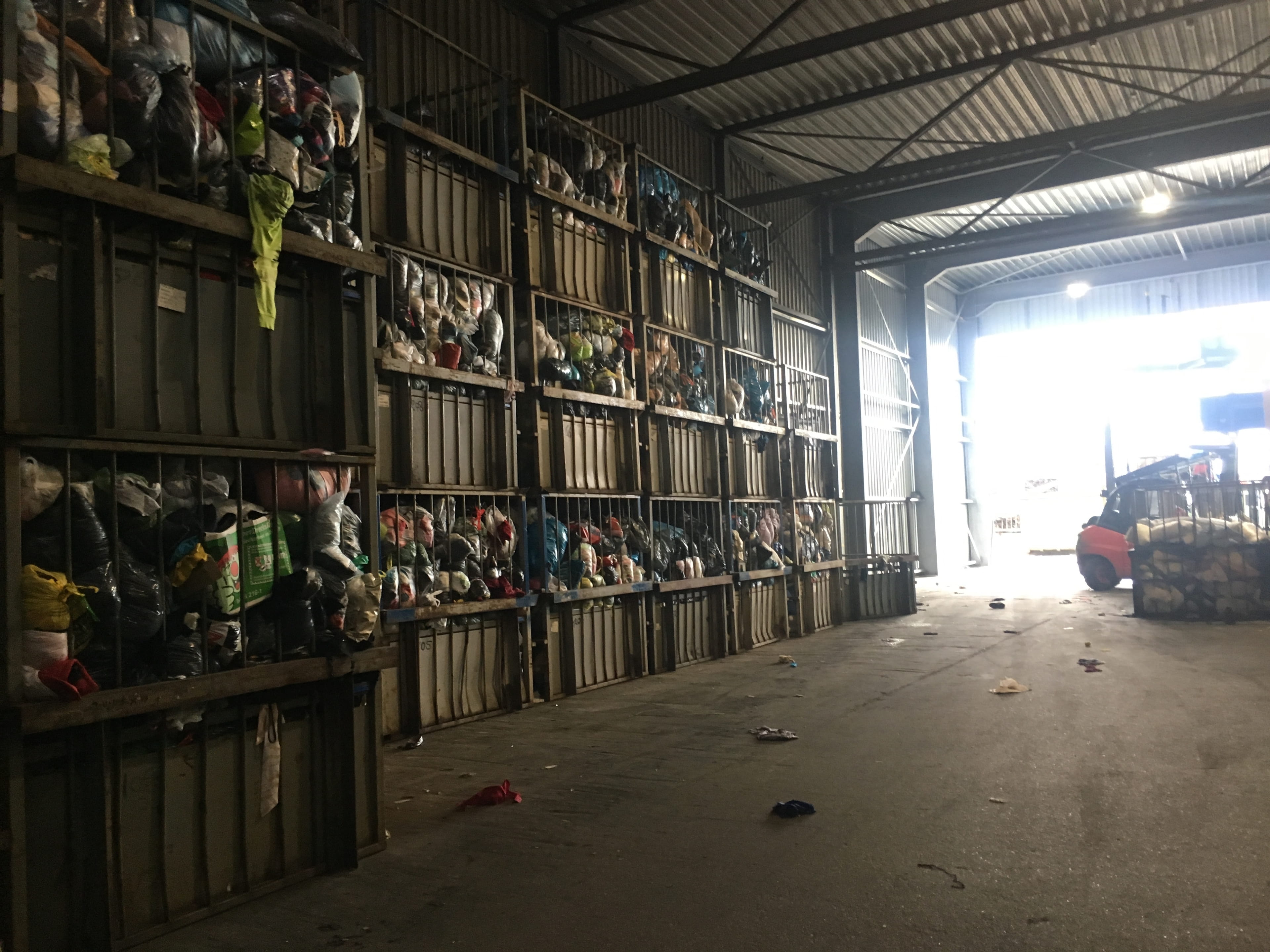 Een kijkje achter de schermen bij sorteerder Gebotex, waar dagelijks 80 ...