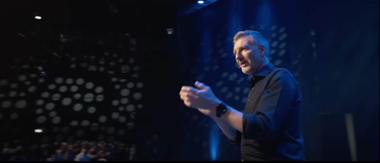 Zo krijgt de gewoonste goeroe van Nederland iedereen aan de zelfhulp ...